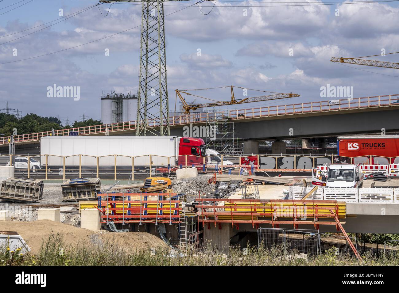 Motorway construction site at the Leverkusen-West junction, A1 and A59 ...