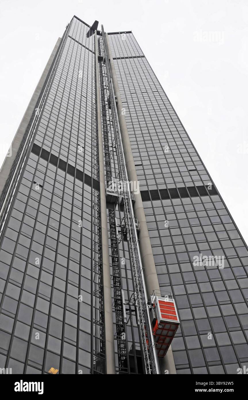 External glass elevator hi-res stock photography and images - Alamy