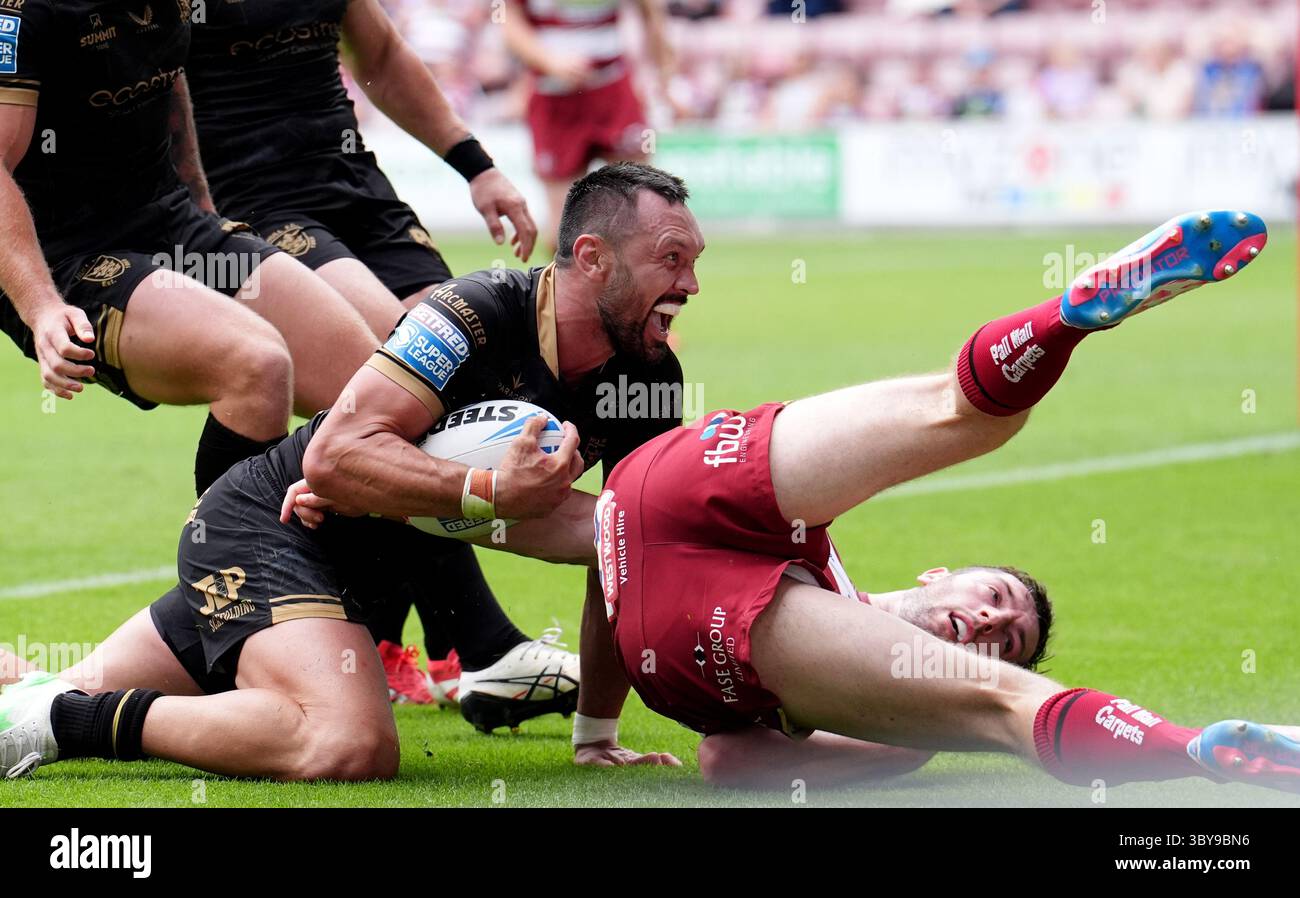 Hull FC's Jordan Rapana goes over for a try against Wigan Warriors ...