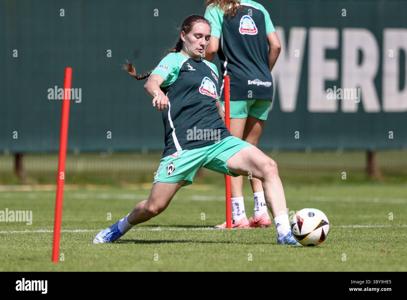Maria Penner (SV Werder Bremen, 33) bei einer Trainingsübung, 19.07. ...