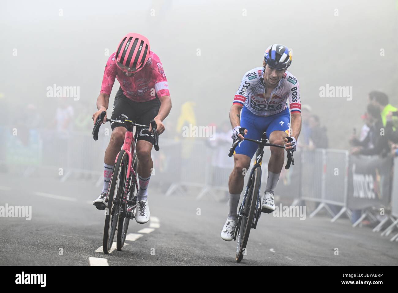 Ben Healy battles with Primoz Roglic on the mountain climb of ...