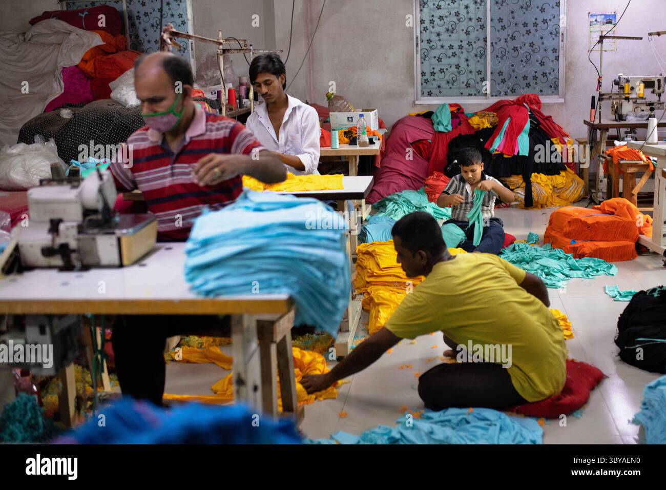 Bangladesh child labour garments hi-res stock photography and images ...