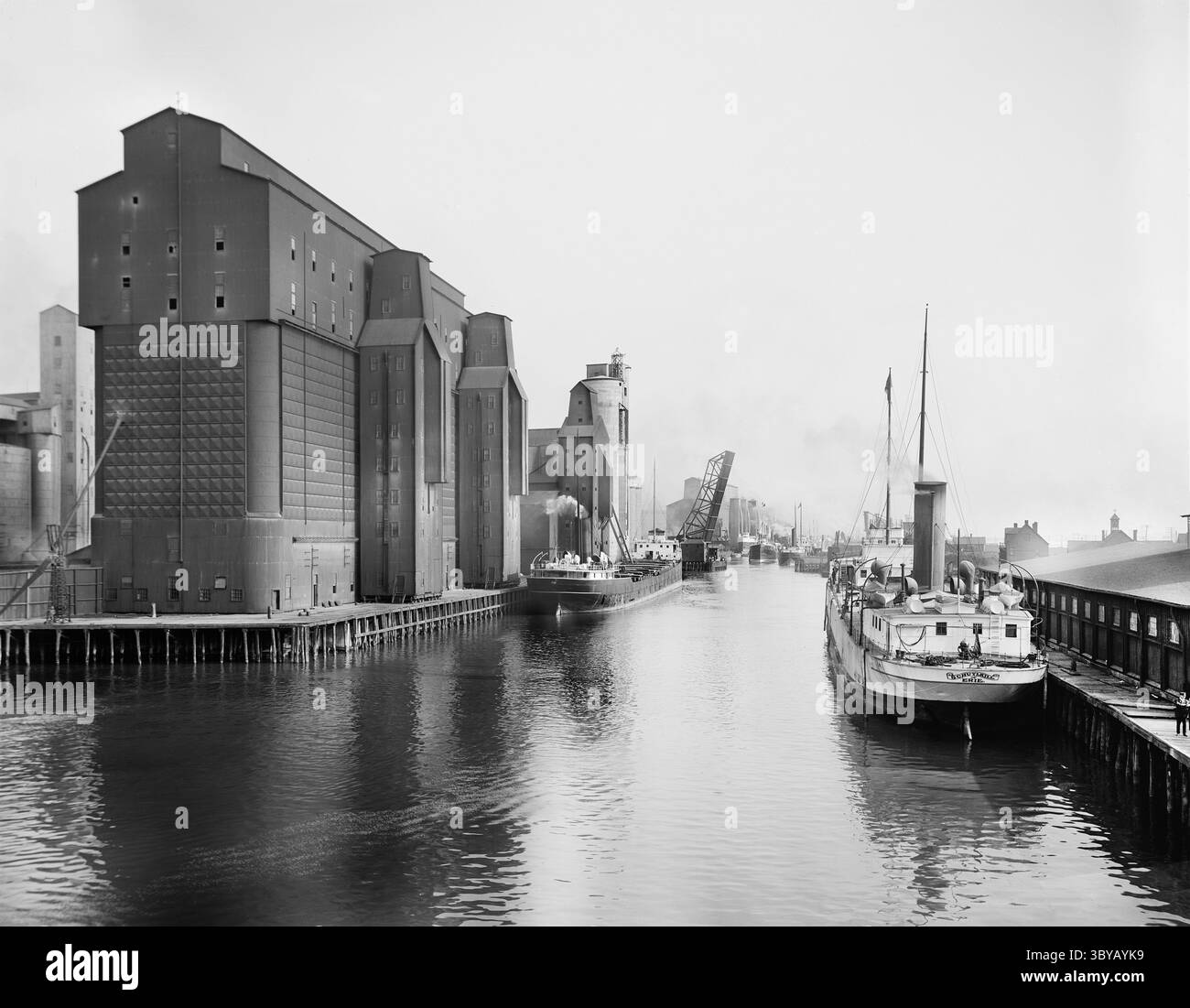 Erie canal new york Black and White Stock Photos & Images - Alamy