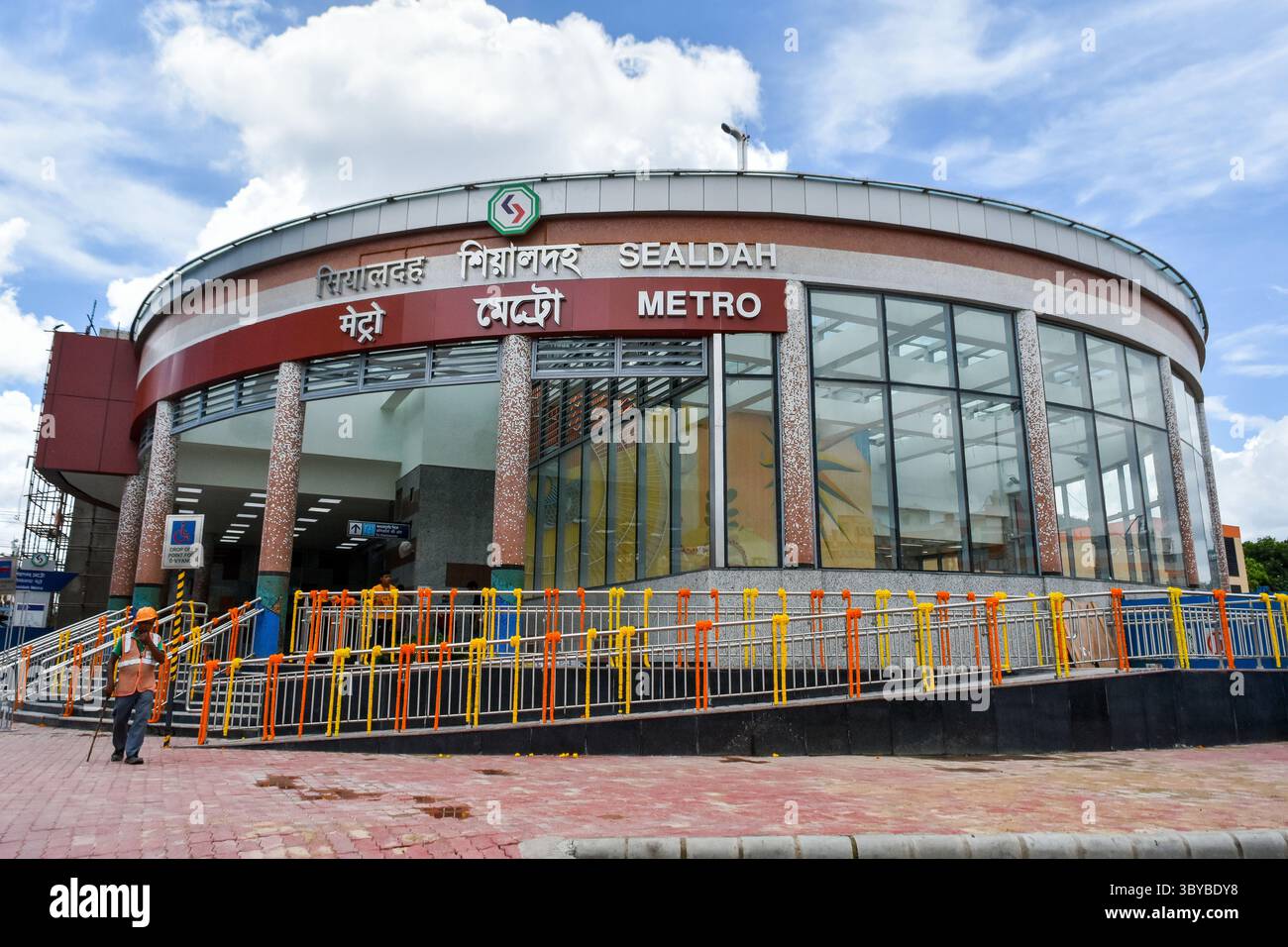 Sealdah metro hi-res stock photography and images - Alamy