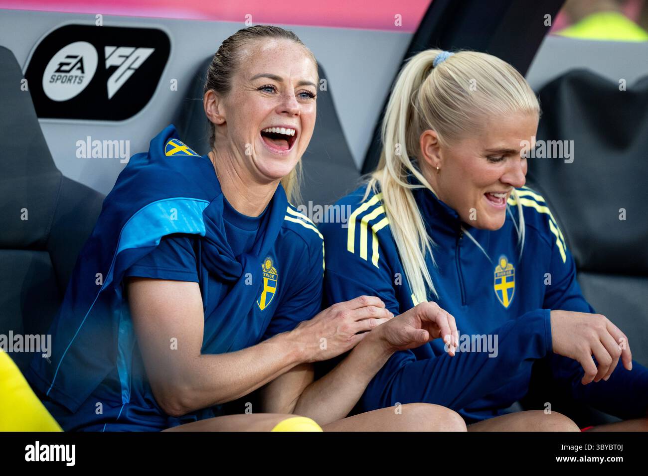 Amanda Ilestedt (Schweden, #13), Emma Holmgren (Schweden, #01) lachen ...