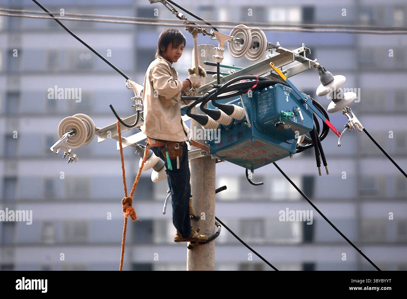 Electrician works near power lines hi-res stock photography and images ...