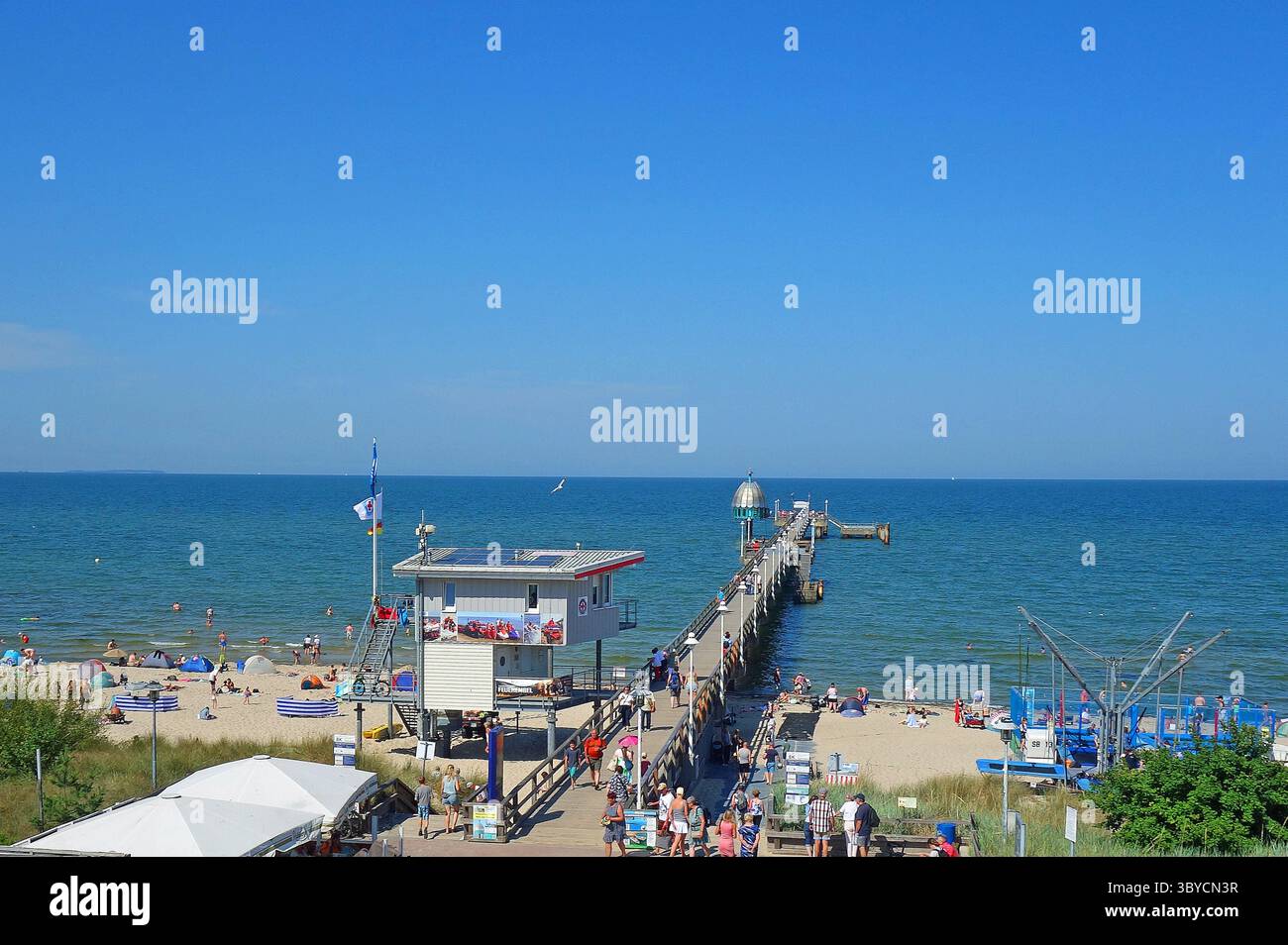 Seebrücke Zinnowitz, Sommerfest in Zinnowitz und voller Strand ...