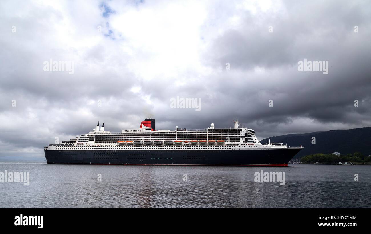 Cruise ship Queen Mary 2 arriving towards Jekteviksterminalen quay, in ...