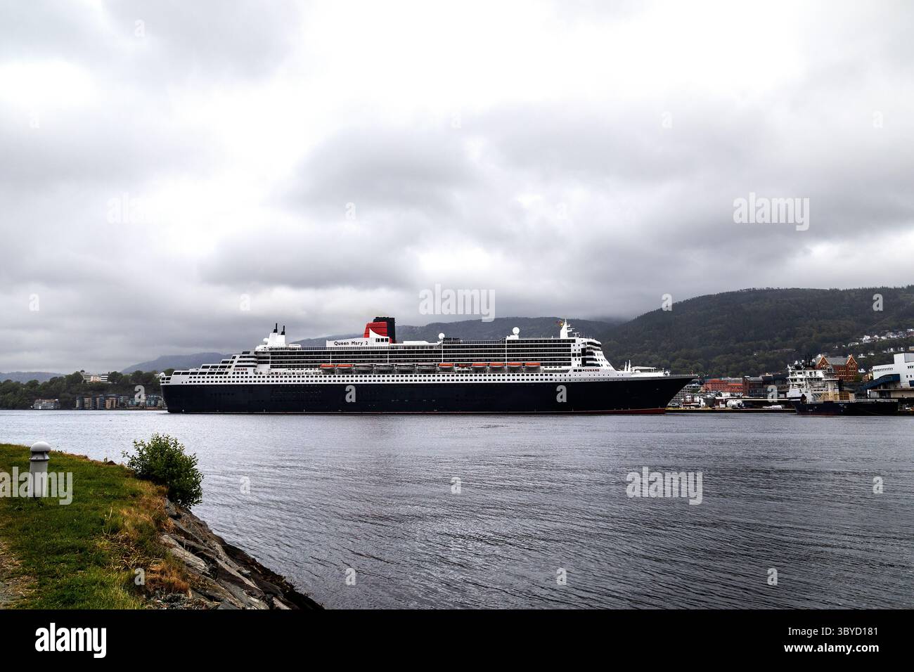 Cruise ship Queen Mary 2 at Jekteviksterminalen quay, in the port of ...