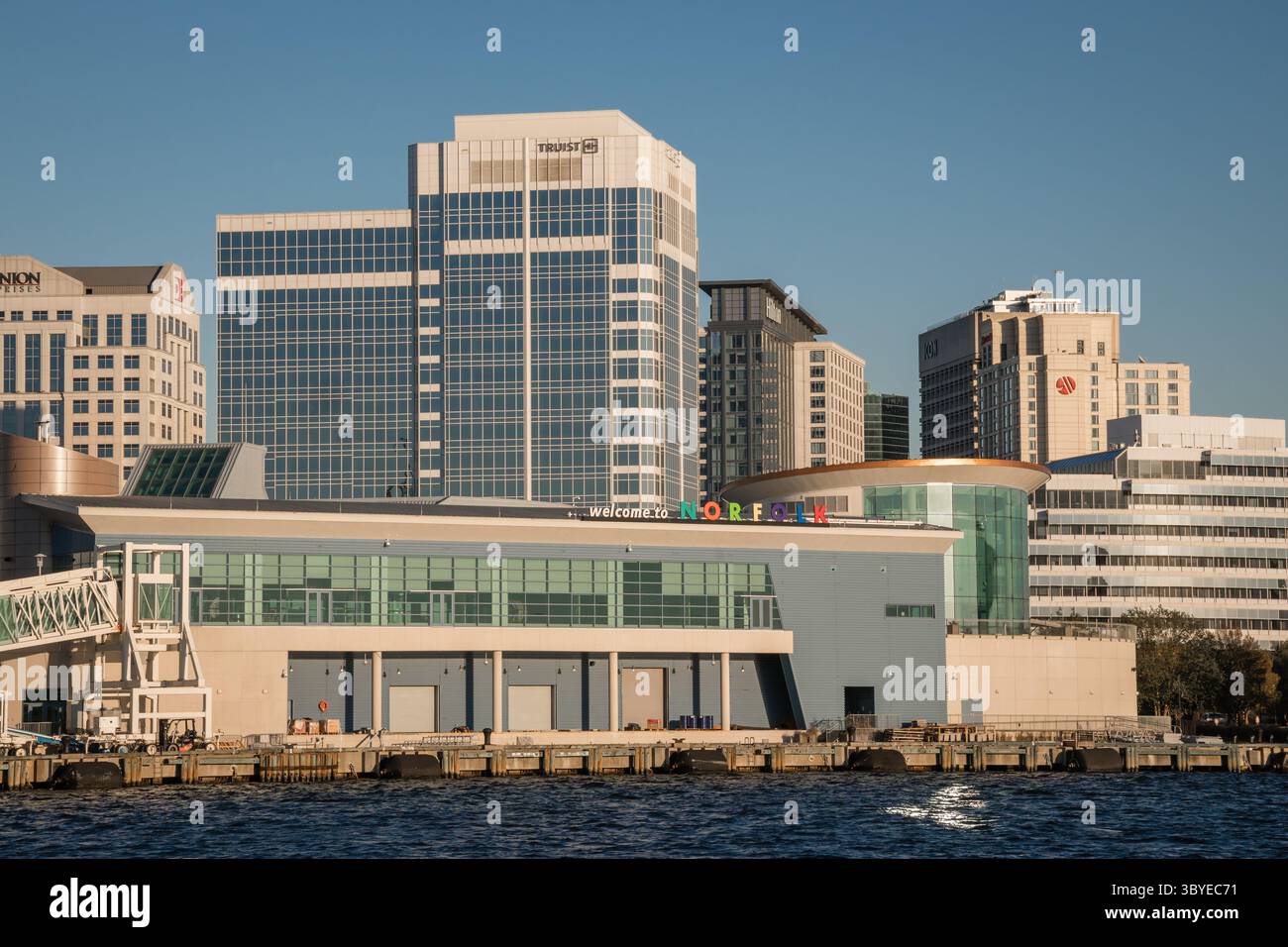 Norfolk virginia skyline hi-res stock photography and images - Alamy