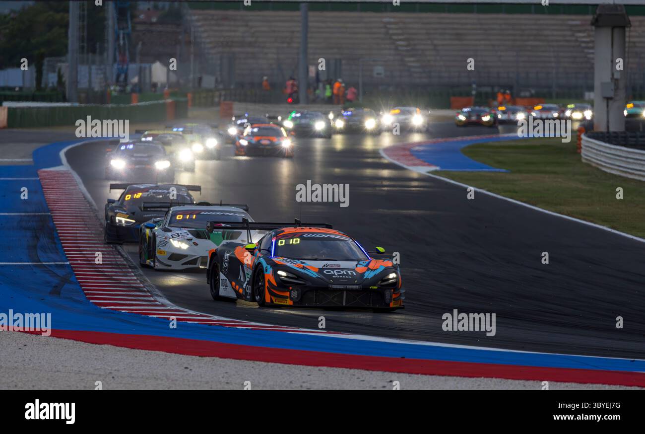 58 PRETTE Louis, SMALLEY Adam, Garage 59, McLaren 720S GT3 EVO, action ...