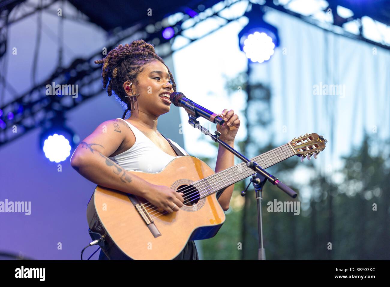 Melly, Brazilian singer, performs at Summer for the City Brazil Week at ...