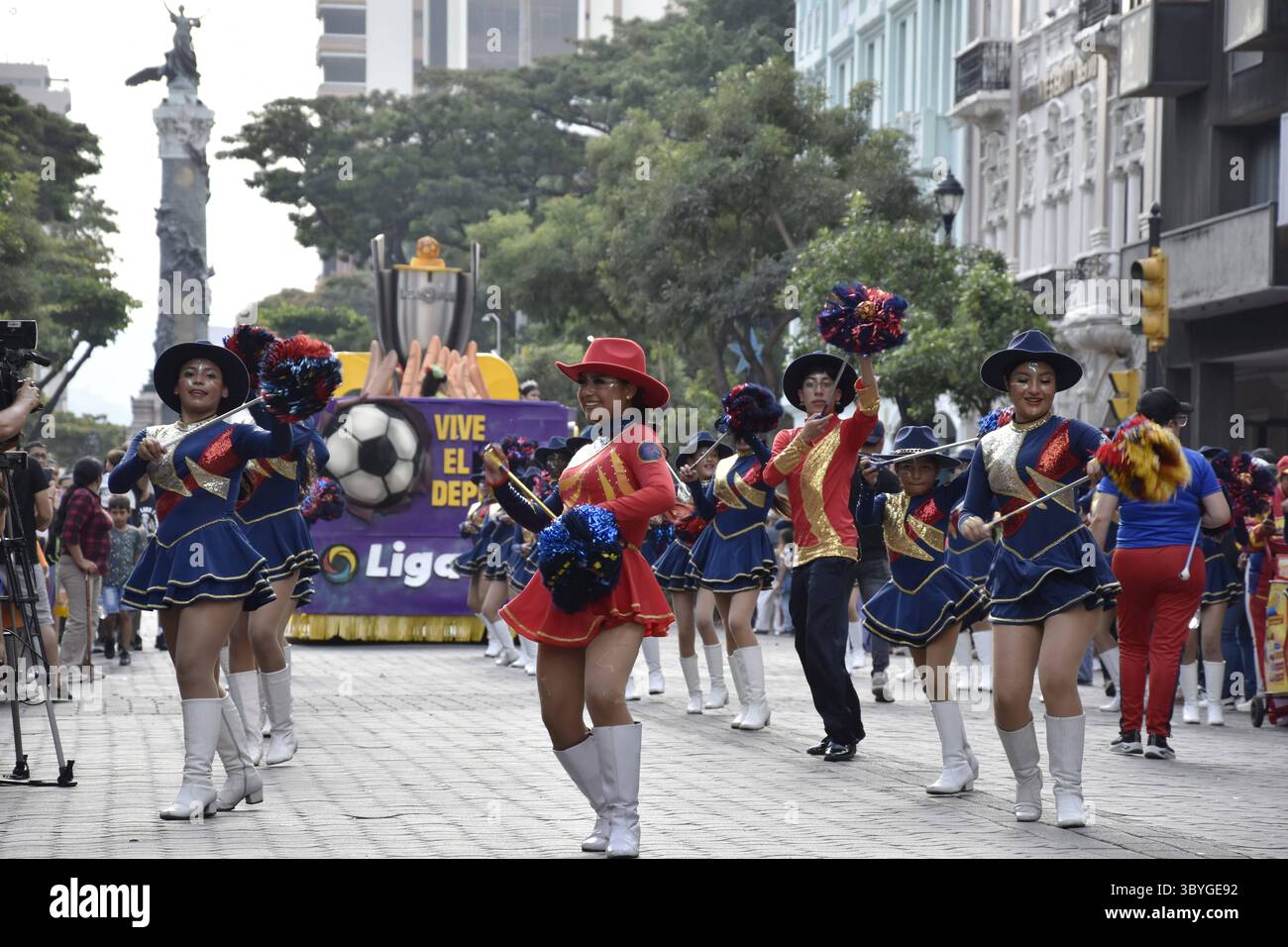 GYE ALEGORIC PARADE Guayaquil, Saturday July 19, 2025 Floats put color ...
