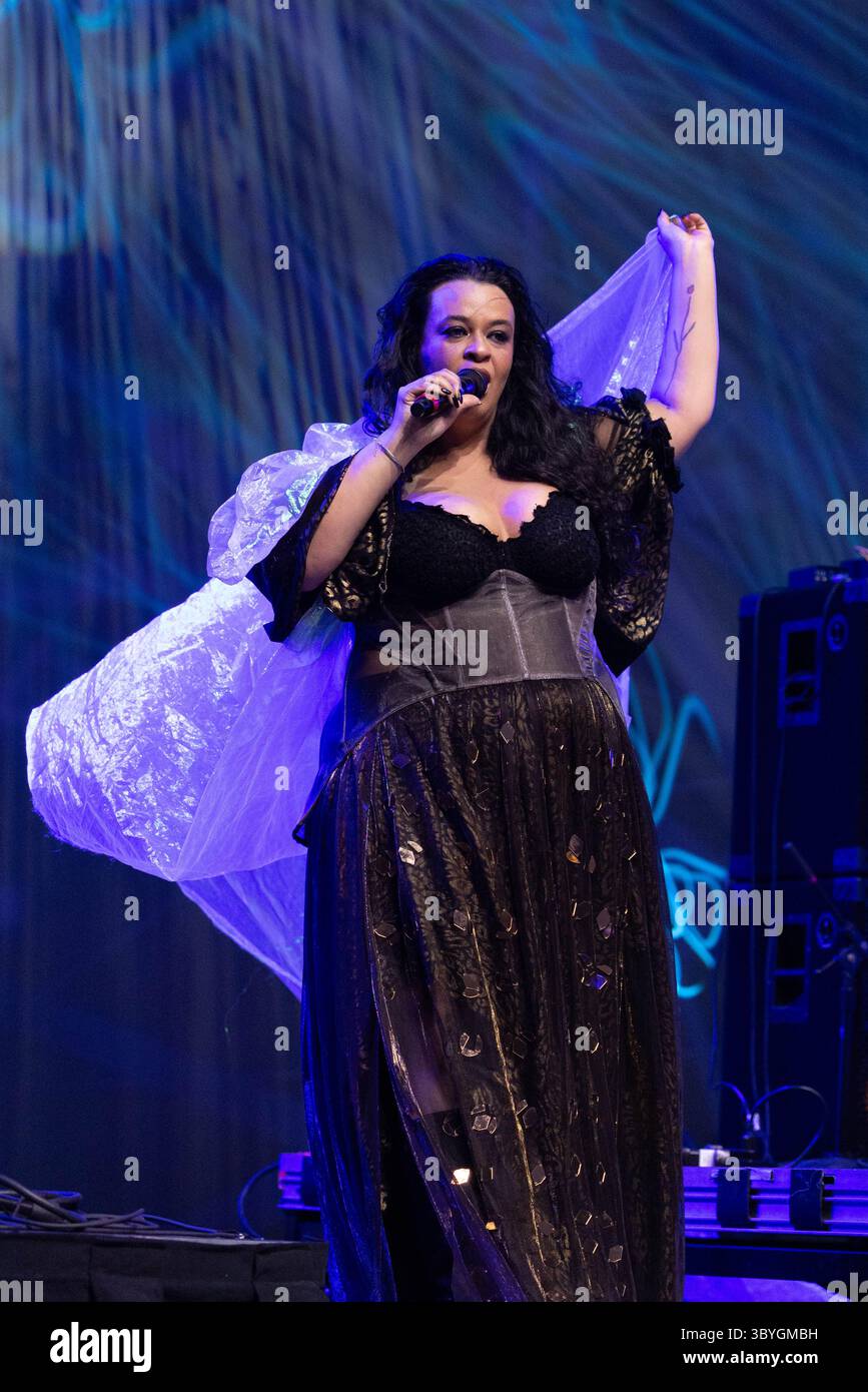 Brazilian singer Tulipa Ruiz performs at Summer for the City Brazil ...
