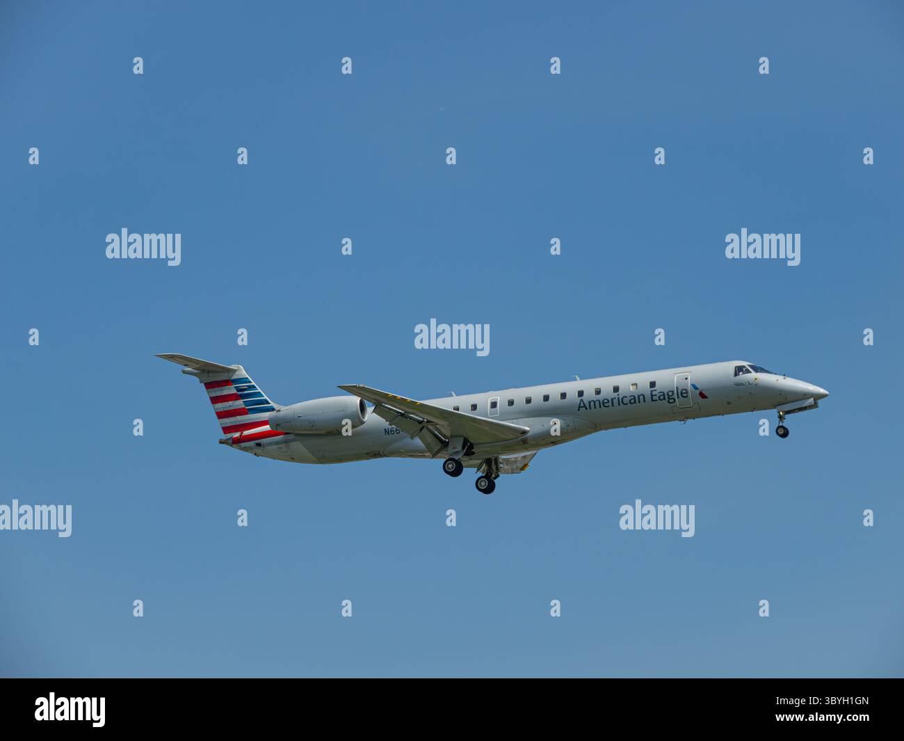 Embraer erj 145 passenger hi-res stock photography and images - Alamy