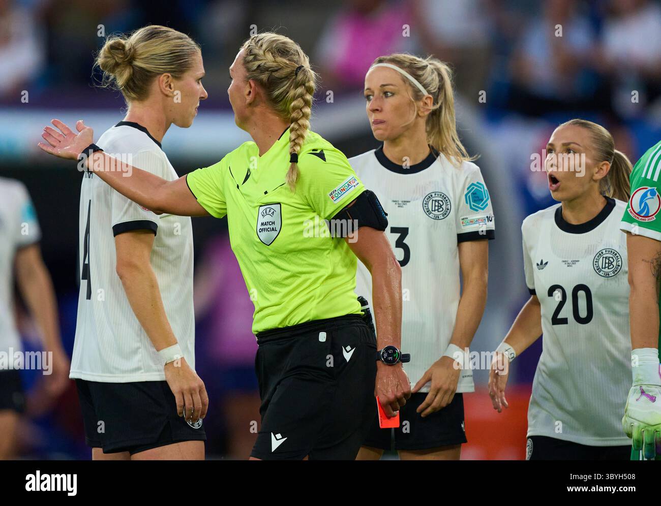 referee Tess Olofsson shows red card to Kathrin-Julia Hendrich #3 of ...