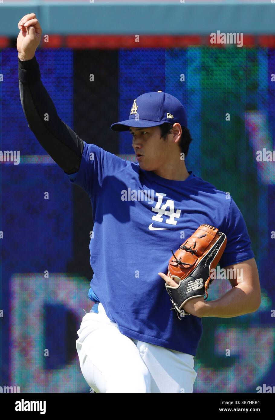 Los Angeles Dodgers' Japanese Shohei Ohtani practices pitching at a ...