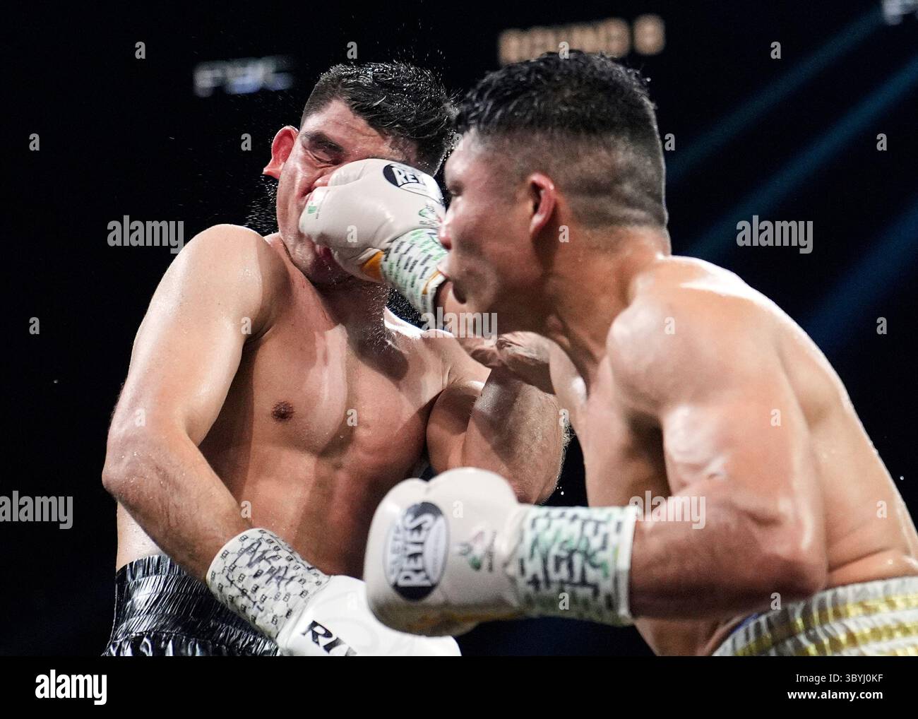 Isaac Cruz, right, fights Omar Salcido in a super lightweight boxing ...