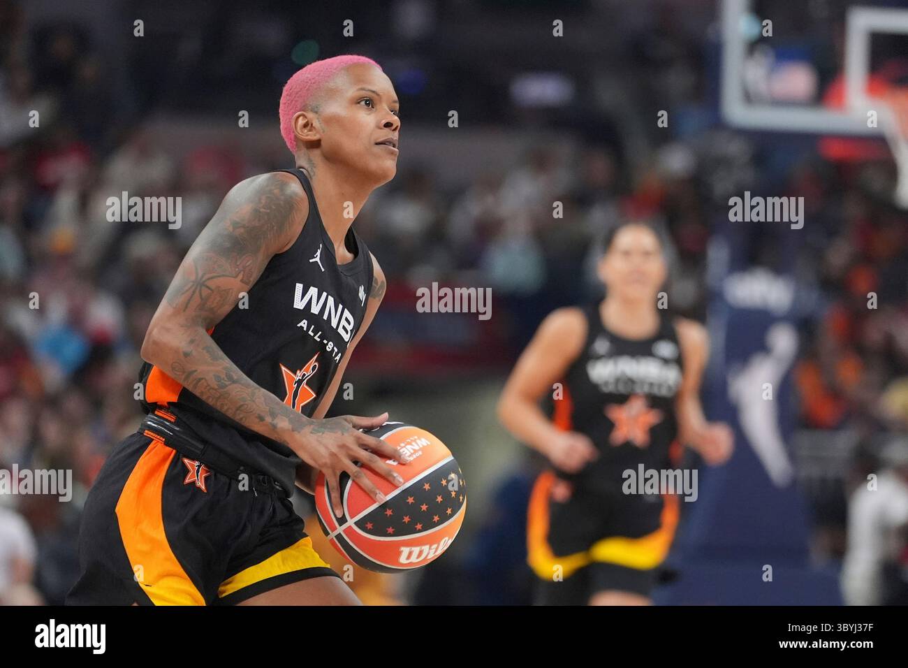 Minnesota Lynx's Courtney Williams goes to the basket during the second ...