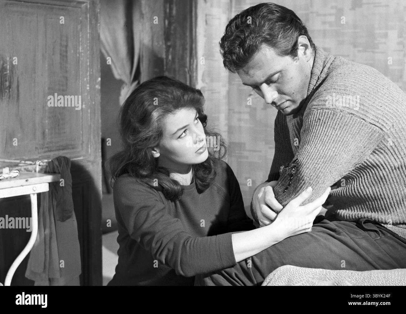 Eleonora Rossi Drago ed Ettore Manni in una scena del film 'La tratta ...