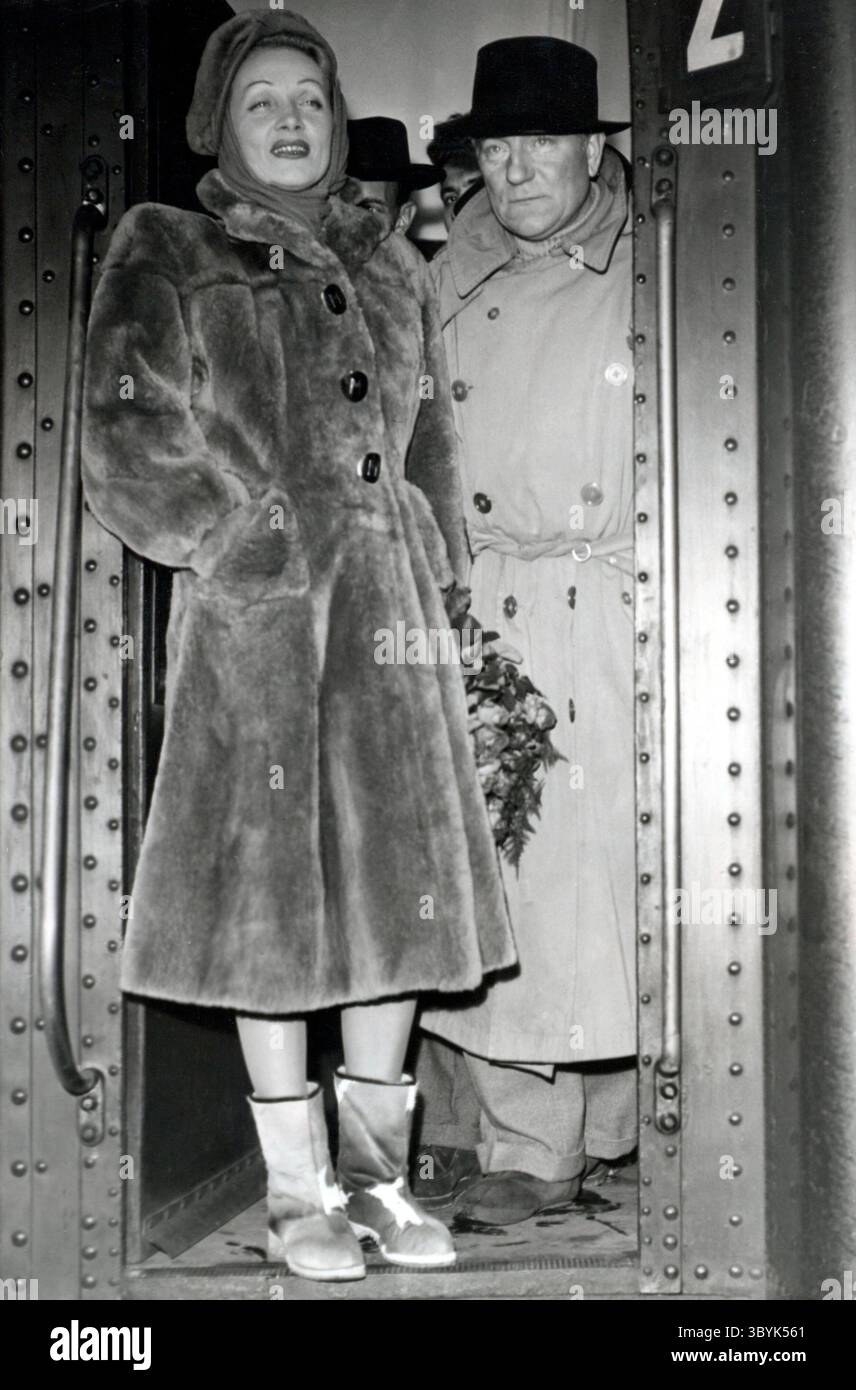 Jan. 1, 1940 - Paris, France - German - American actress MARLENE ...