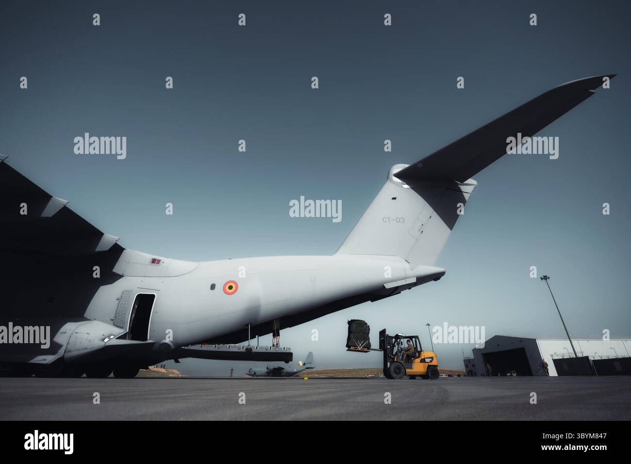 Food drop gaza hi-res stock photography and images - Alamy
