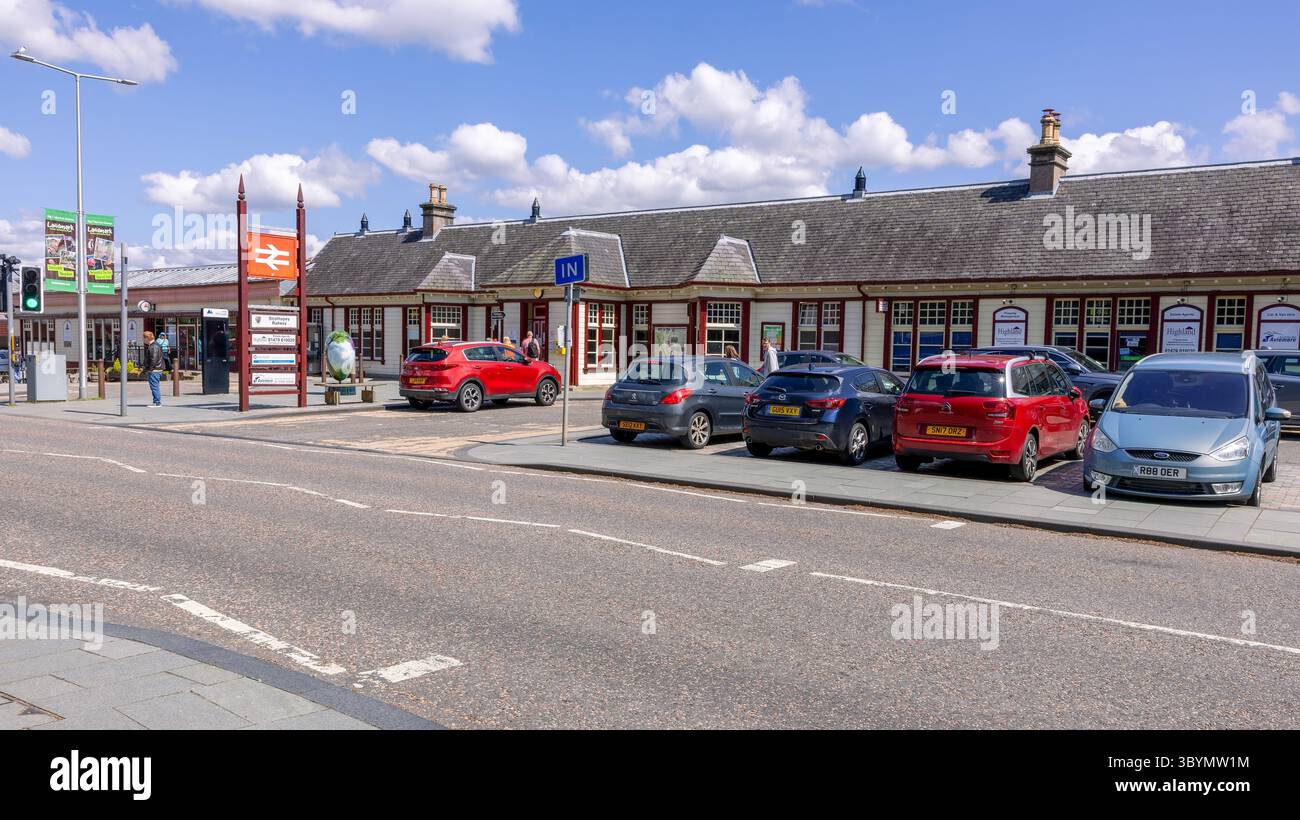 Railway Station for travelling to different parts of Scotland in ...
