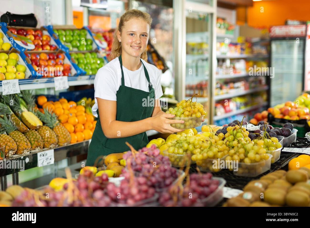Teenage girl working in grocery as job experience Stock Photo - Alamy