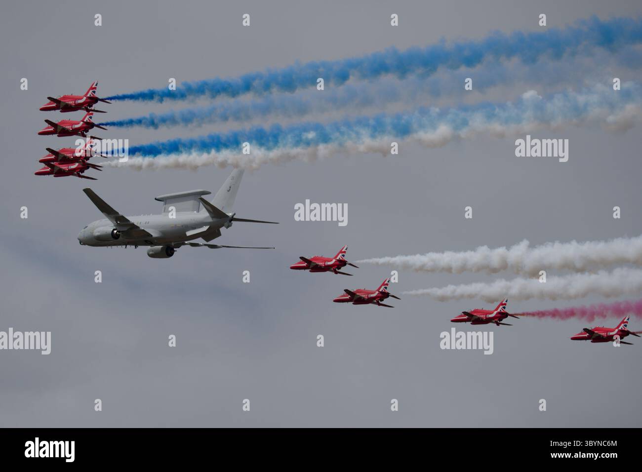 Boeing E-7 Wedgetail flypast with the Red Arrows at Royal International ...