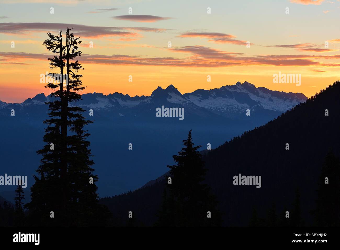 Canadian pacific rockies hi-res stock photography and images - Alamy