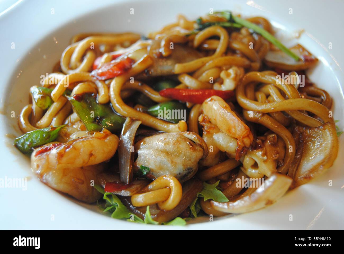Mixed seafood udon with vegetables in soy sauce Stock Photo - Alamy