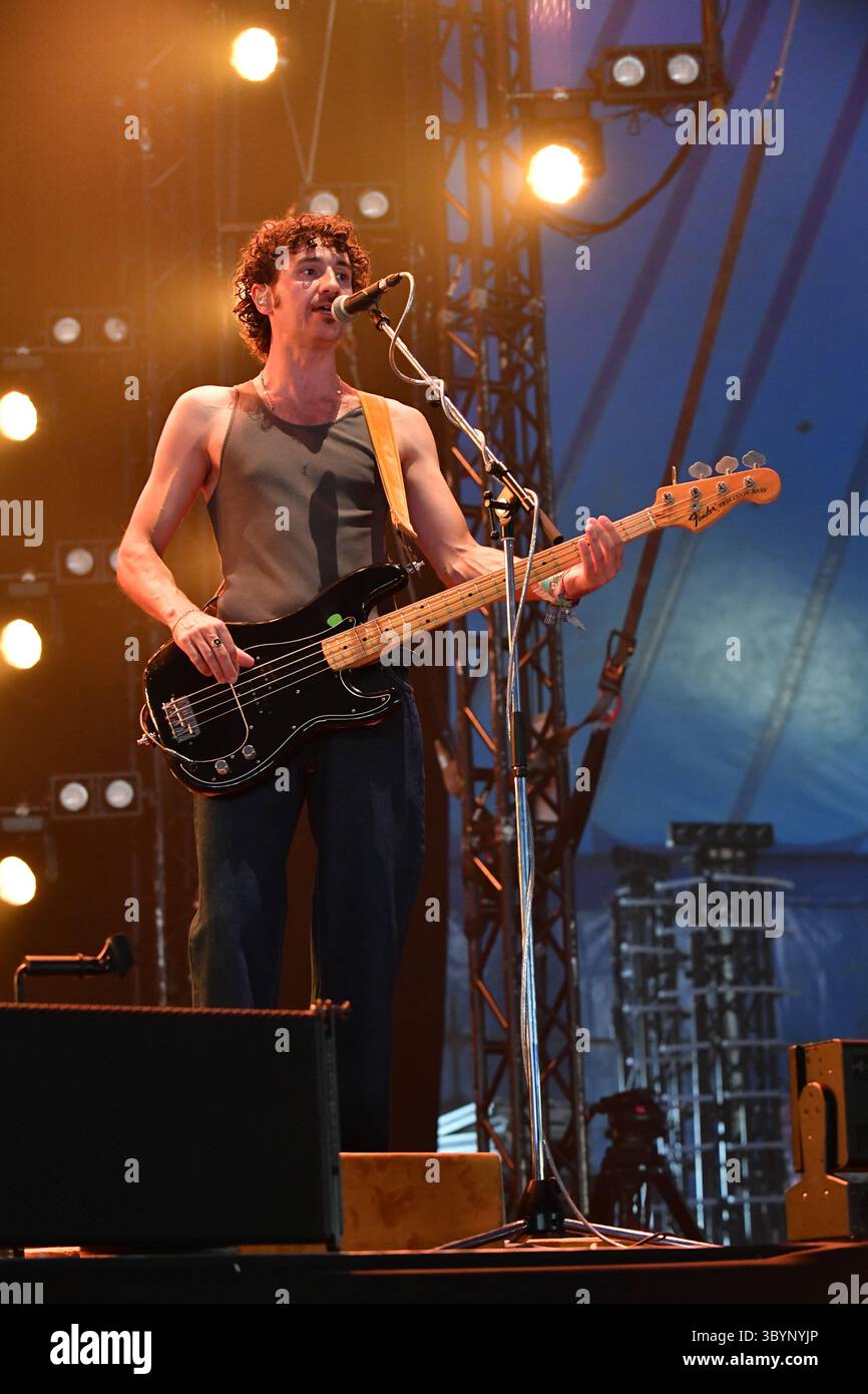 Charlie Salt Blossoms Glastonbury Festival 2025 Performing on Woodies ...