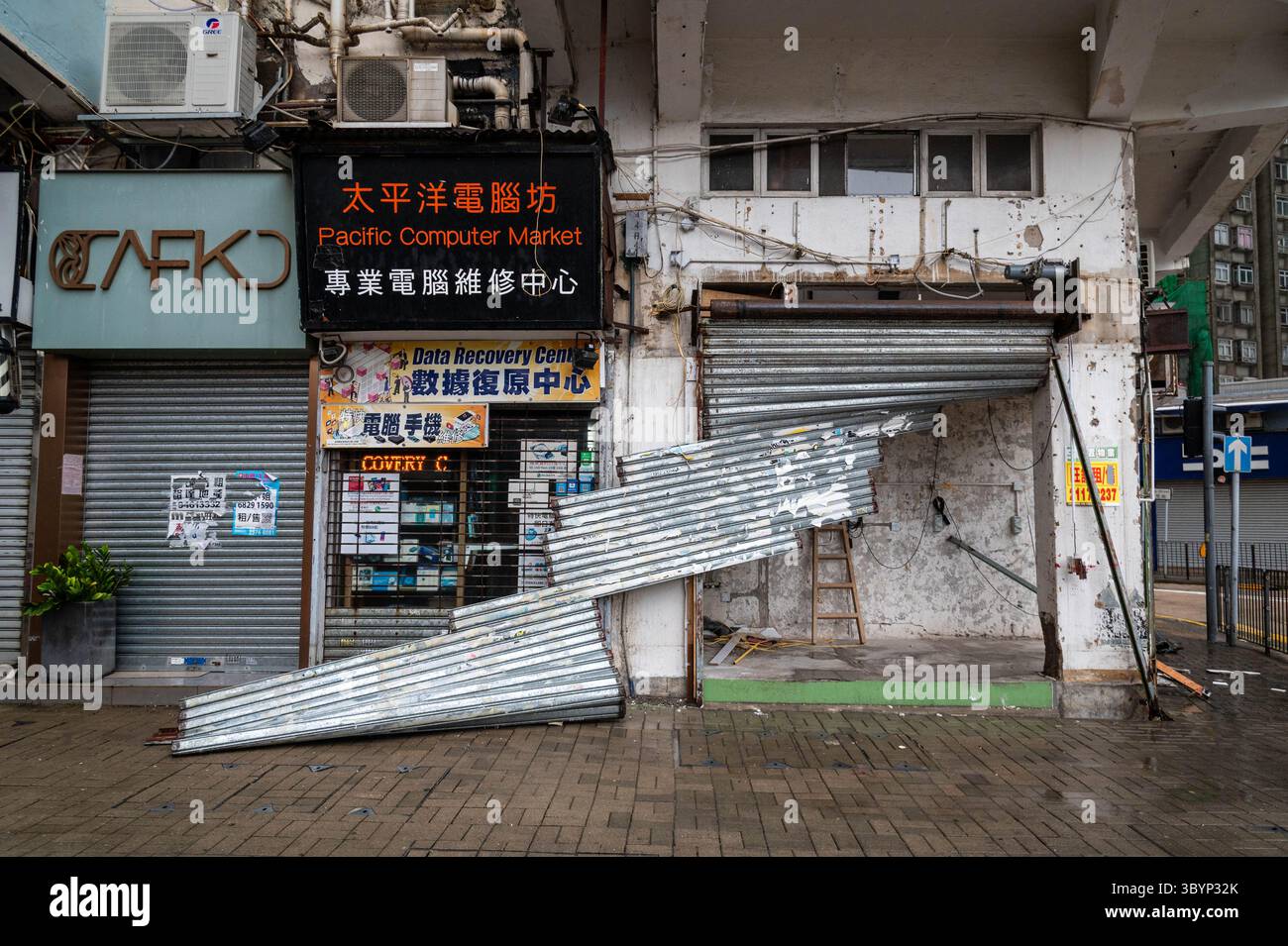 Hurricane signal no 10 hi-res stock photography and images - Alamy