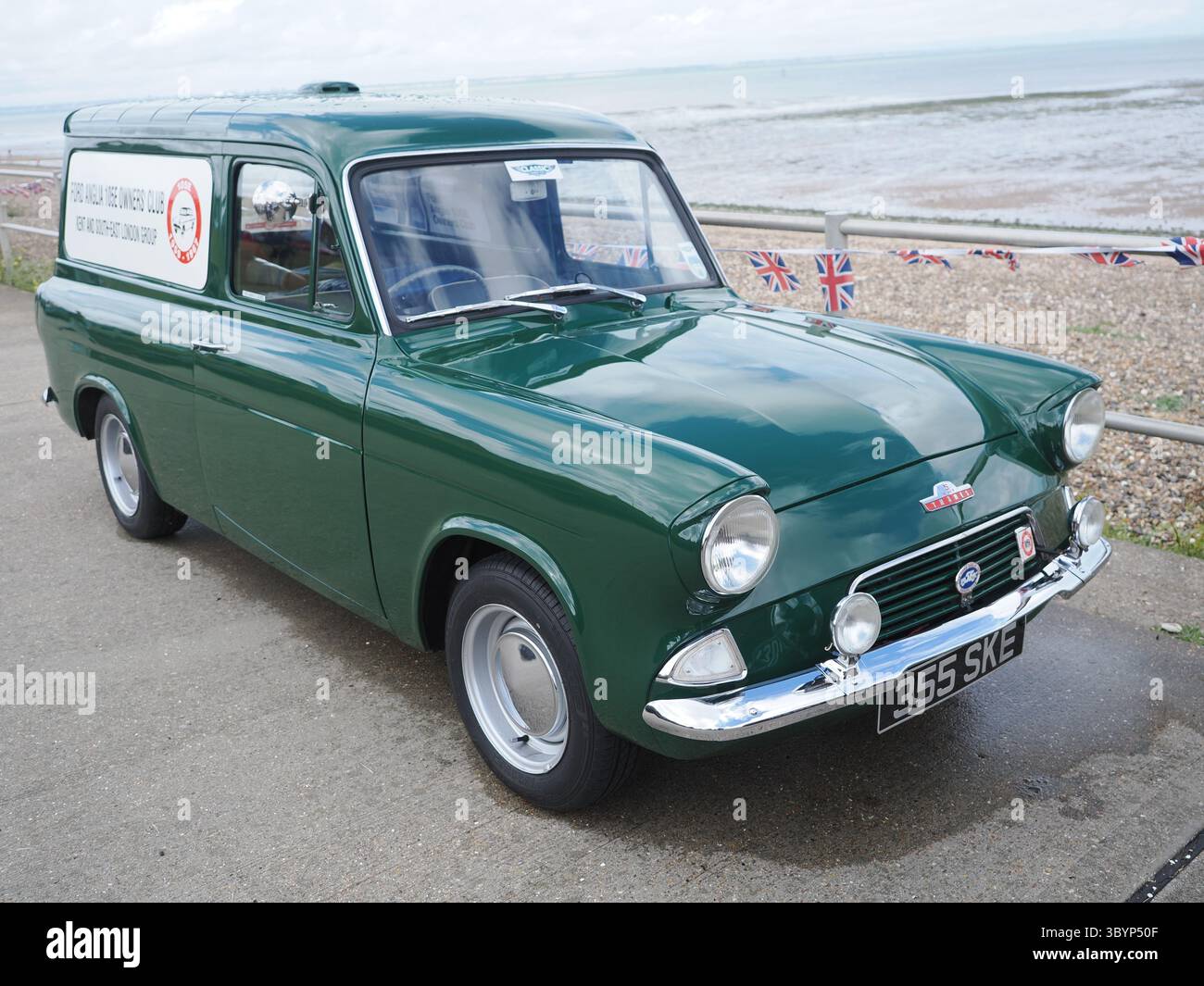 Ford thames 307e van hi-res stock photography and images - Alamy