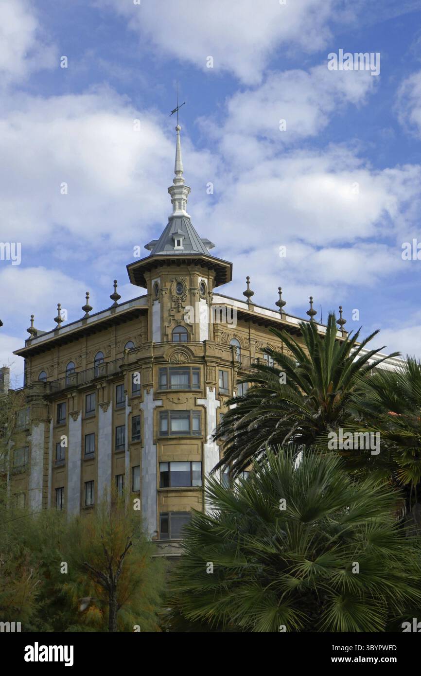 Wall castle san sebastian hi-res stock photography and images - Alamy