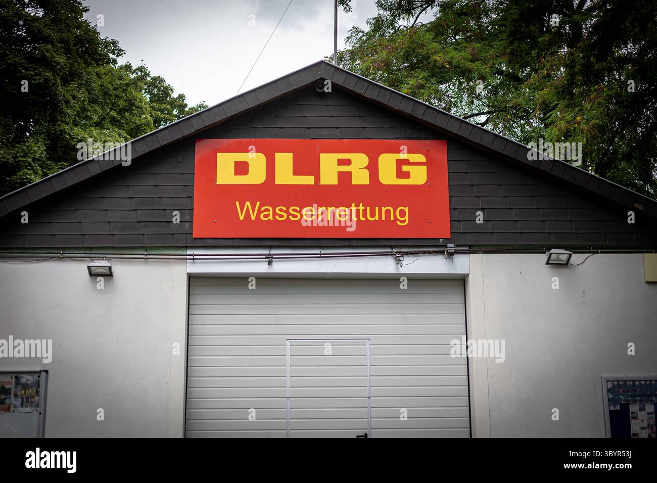 Wasserrettungsstation in Bonn Beuel. Eine Wasserrettungsstation der ...