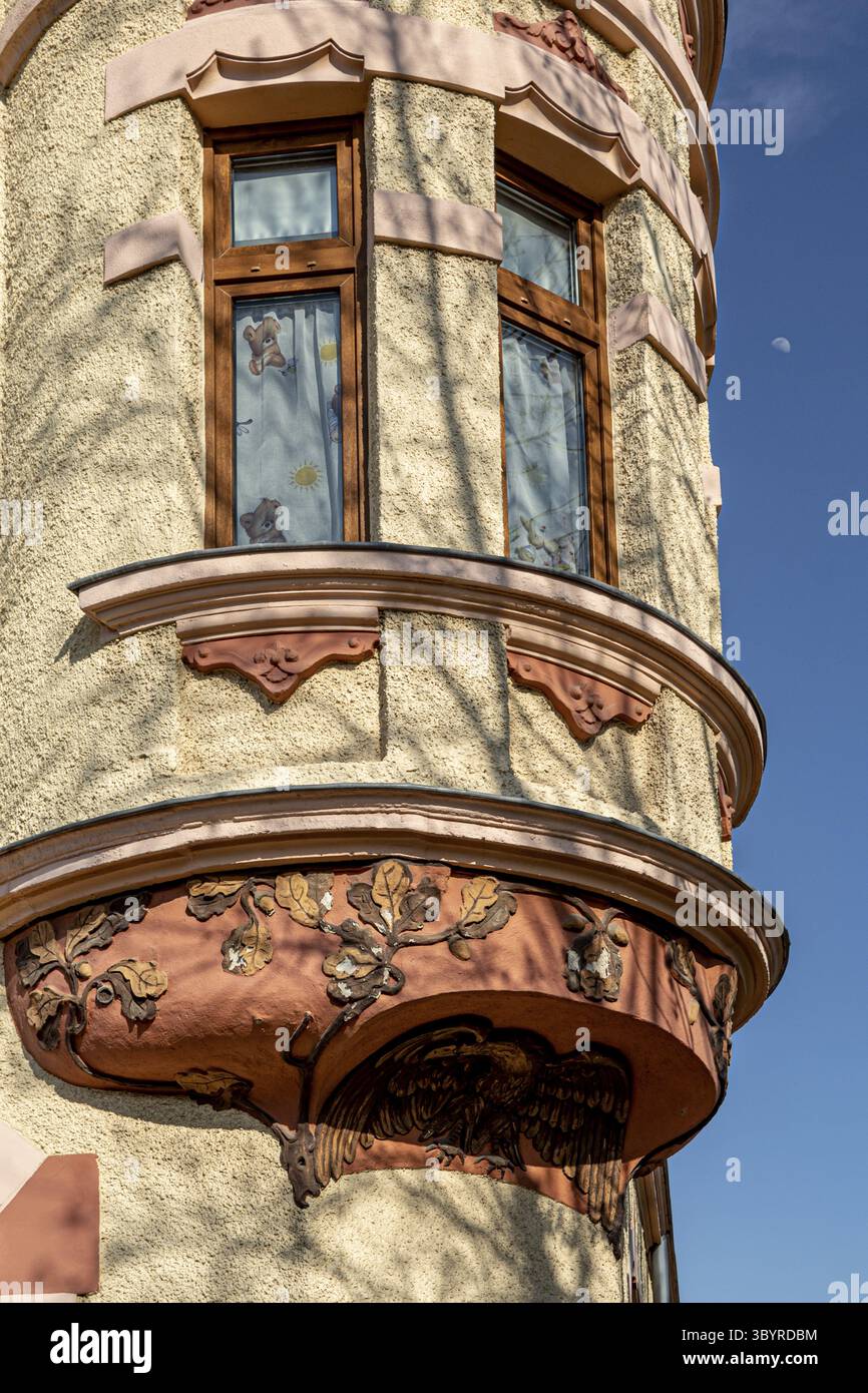 Corner residential building on hi-res stock photography and images - Alamy