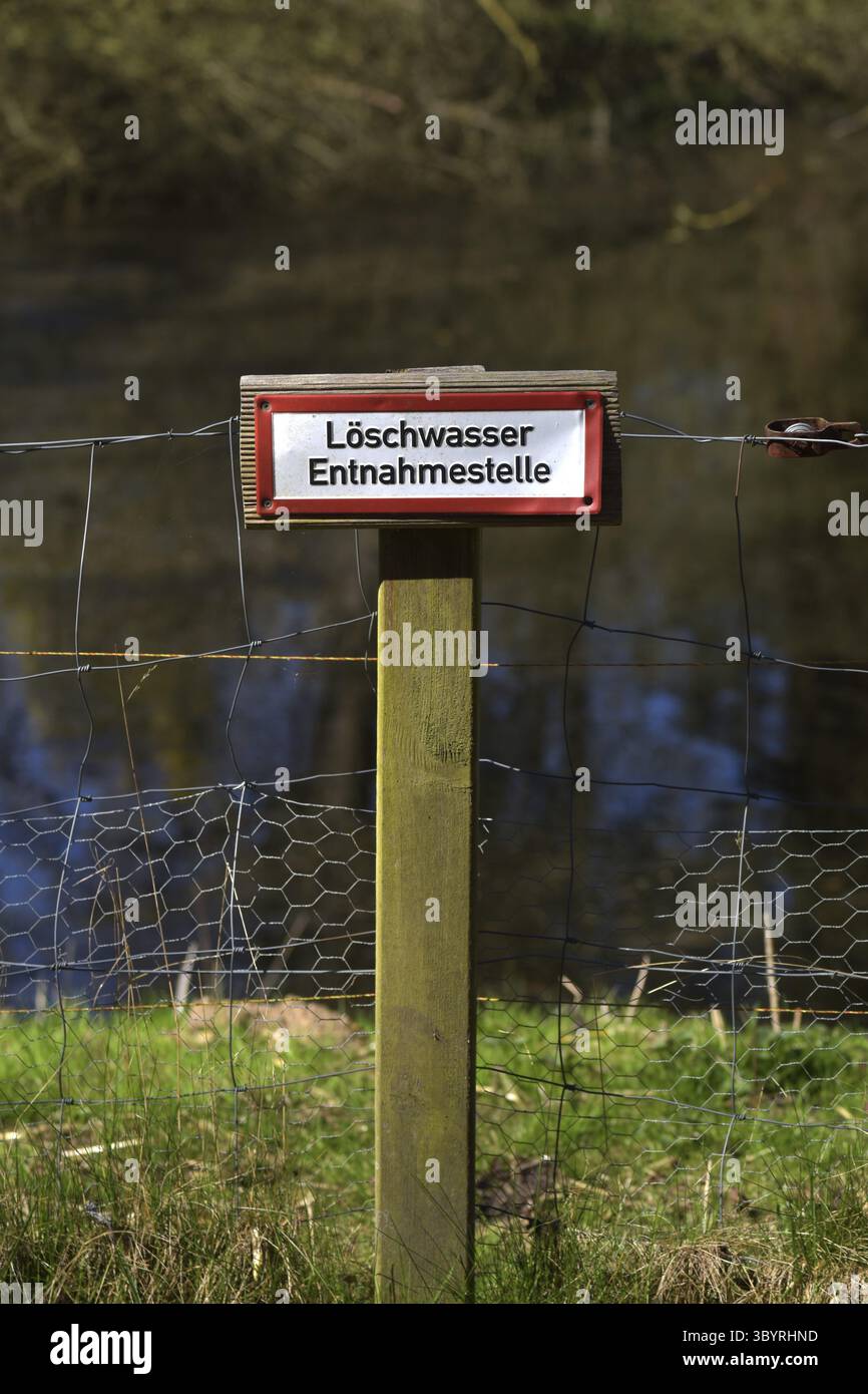 Extinguishing water extraction point sign Stock Photo - Alamy