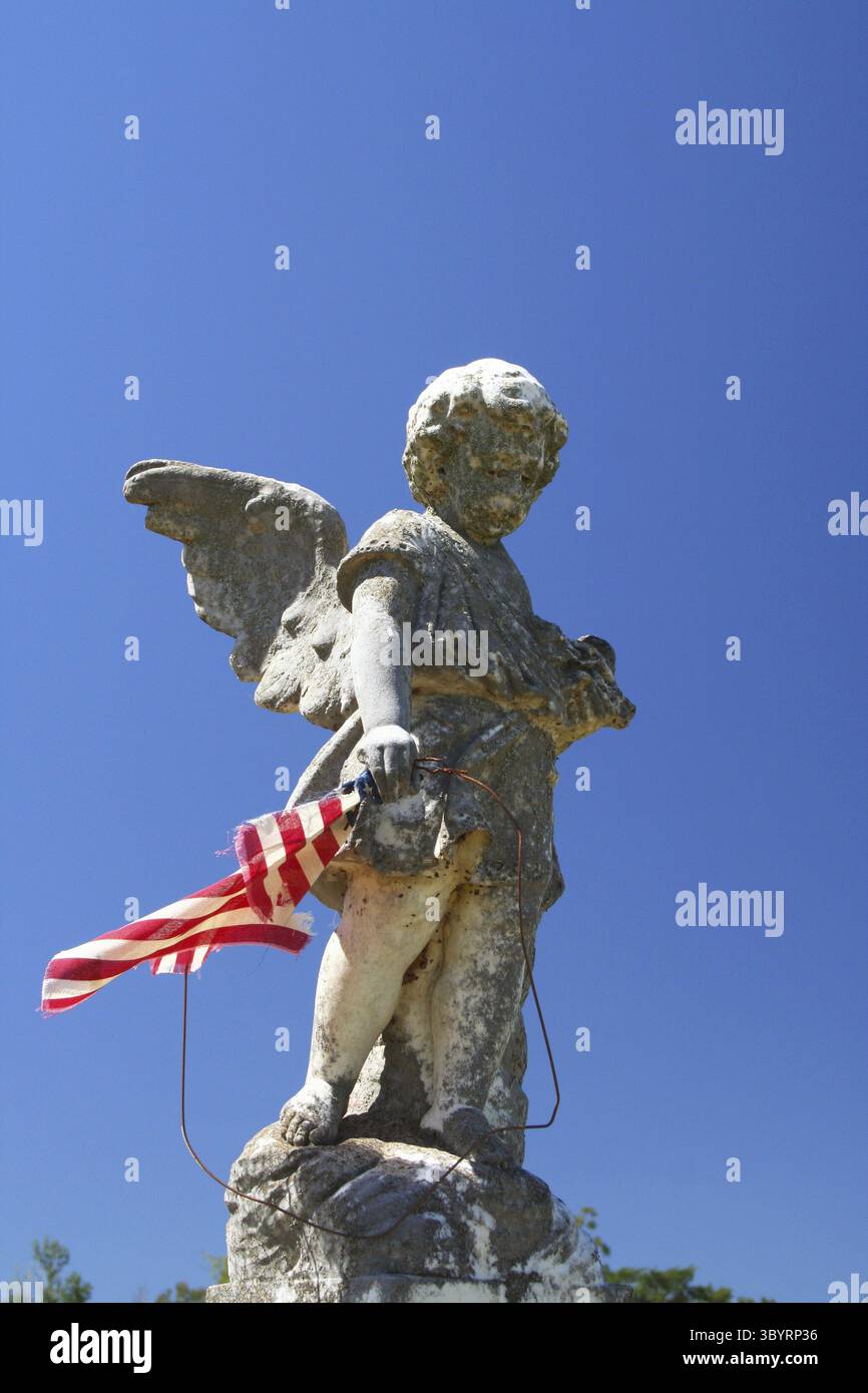 American flag gravesite hi-res stock photography and images - Alamy