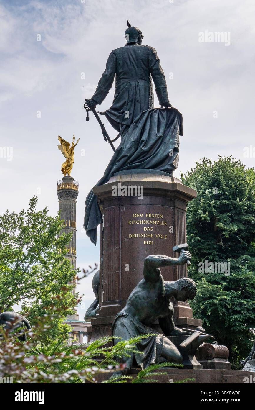 Das Denkmal des ersten deutschen Reichskanzlers Otto von Bismarck am ...