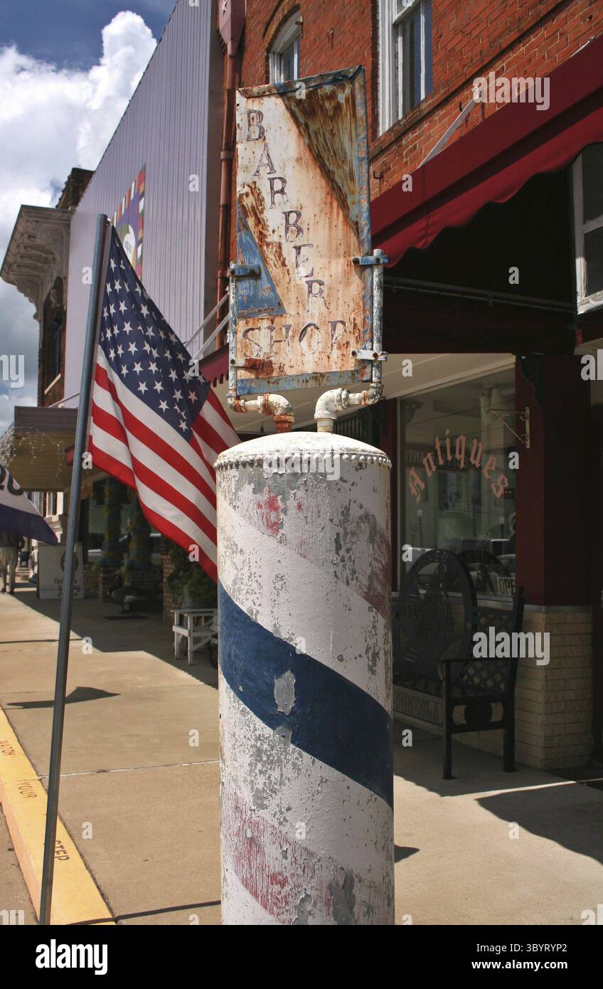Old fashioned shop signs hi-res stock photography and images - Alamy