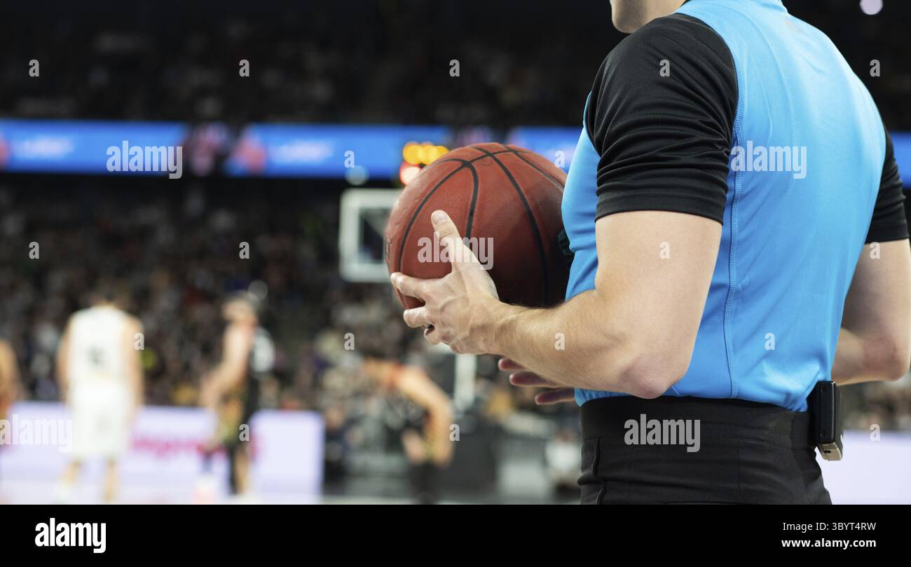 Basket ball referee hi-res stock photography and images - Alamy