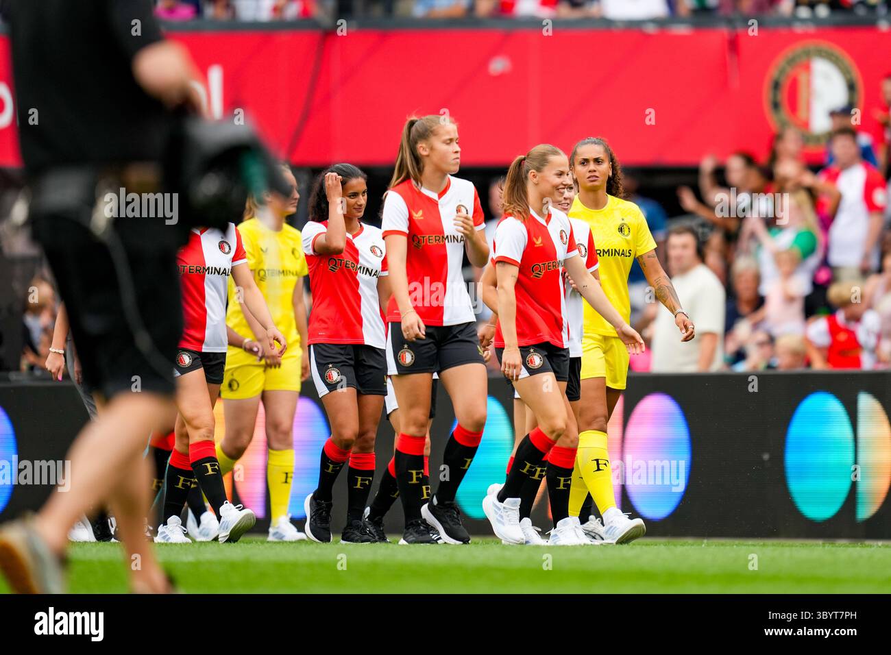 Rotterdam - Emma Pijnenburg of Feyenoord V1, Lucy Heij of Feyenoord V1 ...