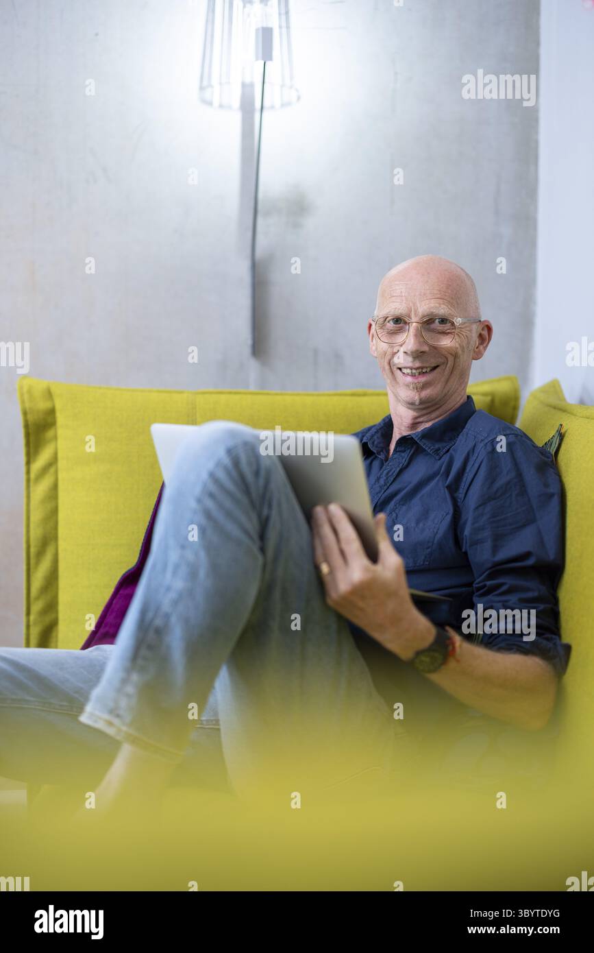 Elderly man bald head hi-res stock photography and images - Alamy