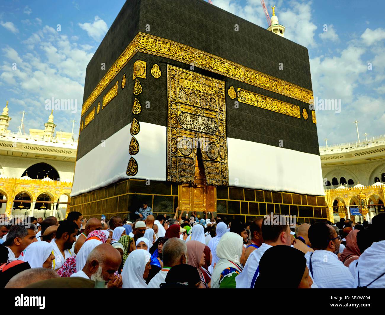 Mecca, Saudi Arabia, June 12 2024: the circumambulation of the grand ...