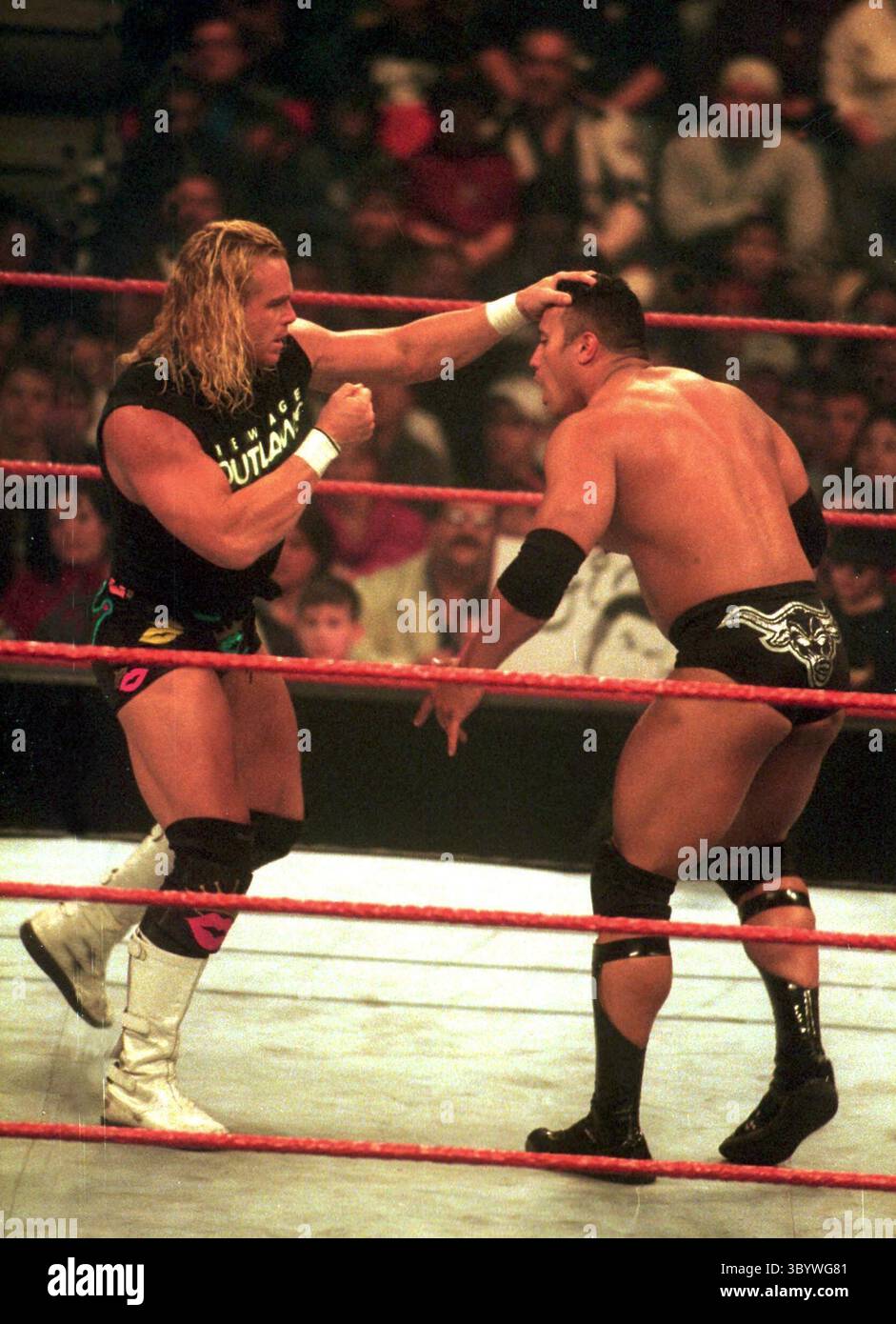 The rock 2000 wwf hi-res stock photography and images - Alamy
