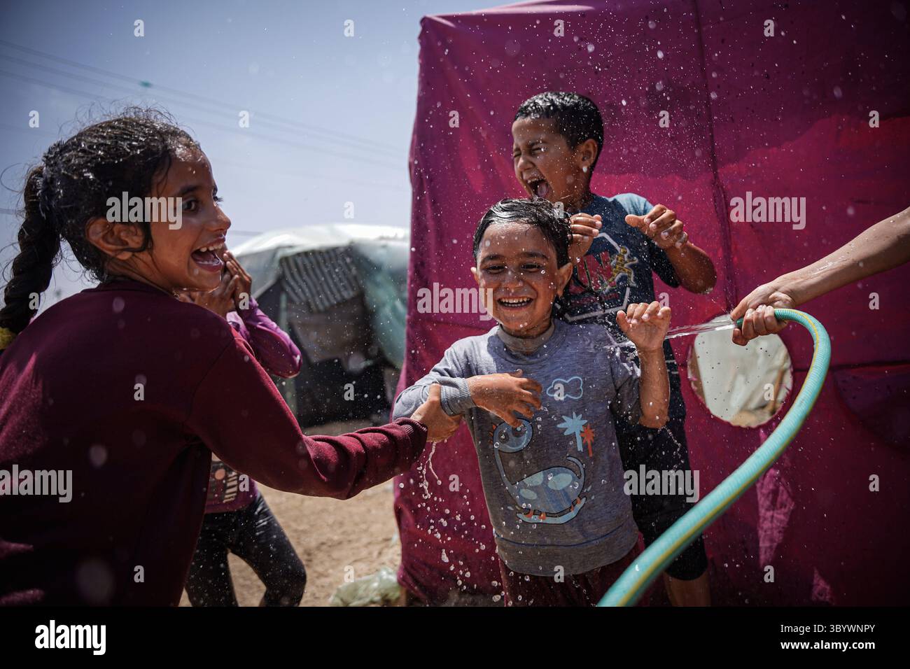 Palestinian children gaza healthcare hi-res stock photography and ...