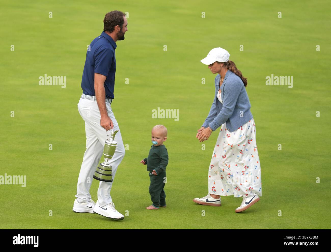 USA's Scottie Scheffler with son Bennett and wife Meredith Scudder on ...