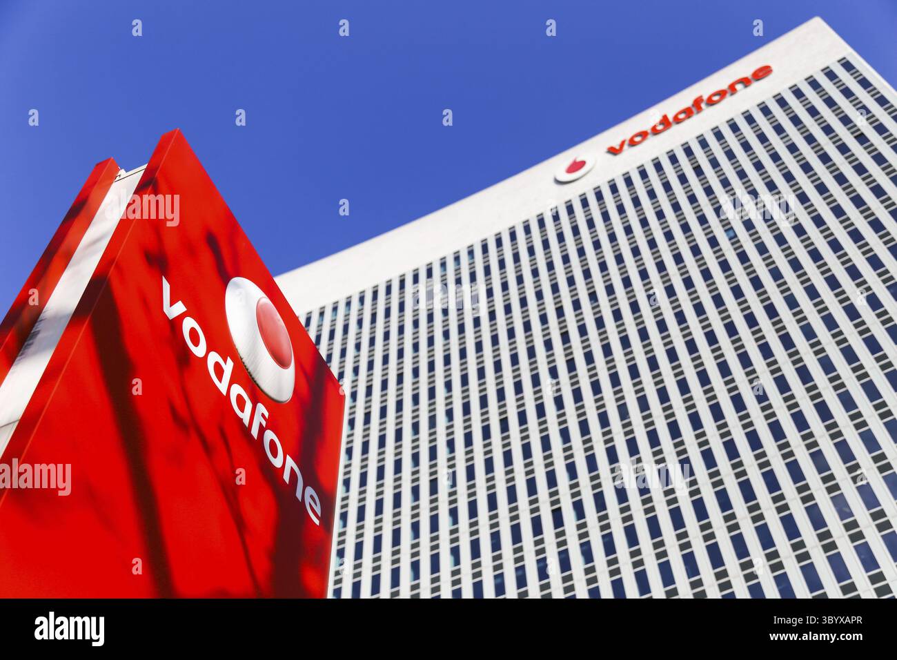 Vodafone broadband shop hi-res stock photography and images - Alamy