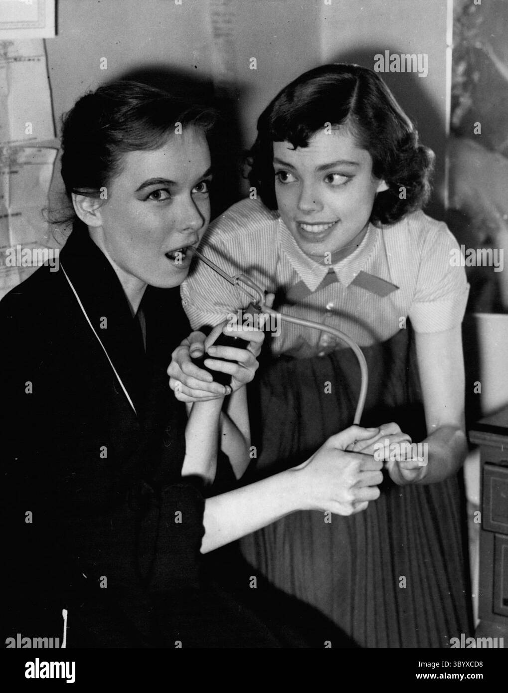 Dec. 12, 1953 - Star loses her voice in a play.: Miss Diana Lynn, 27 ...